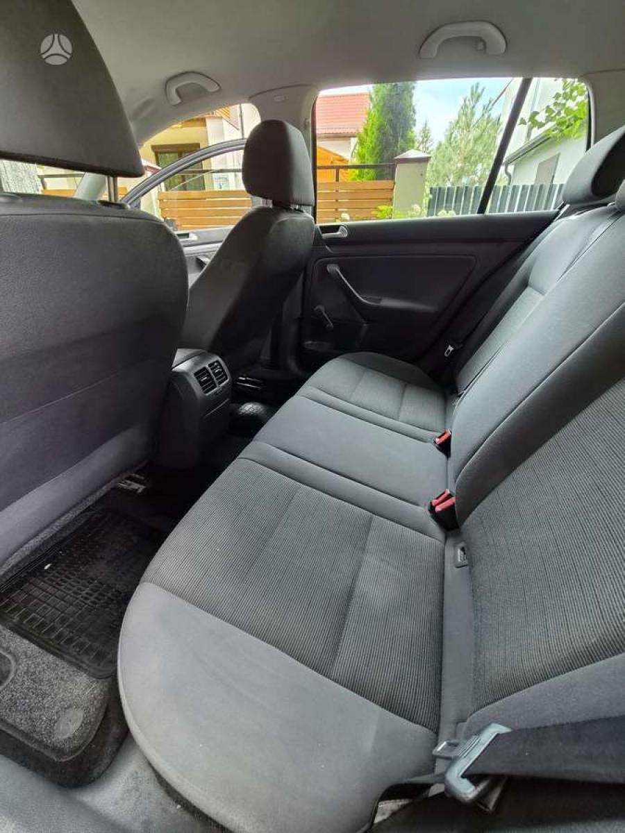 Grey Volkswagen Golf 2009 in Vilnius, with an engine capacity of 1.90 L and mileage of 296 thousand km for 1750 €, photo 17 on AUTOMOTO.COM.LV