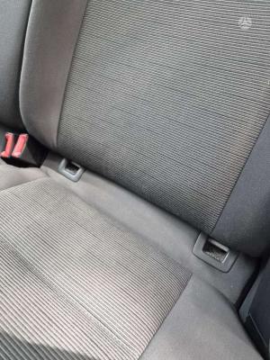 Grey Volkswagen Golf 2009 in Vilnius, with an engine capacity of 1.90 L and mileage of 296 thousand km for 1750 €, photo 18 on AUTOMOTO.COM.LV