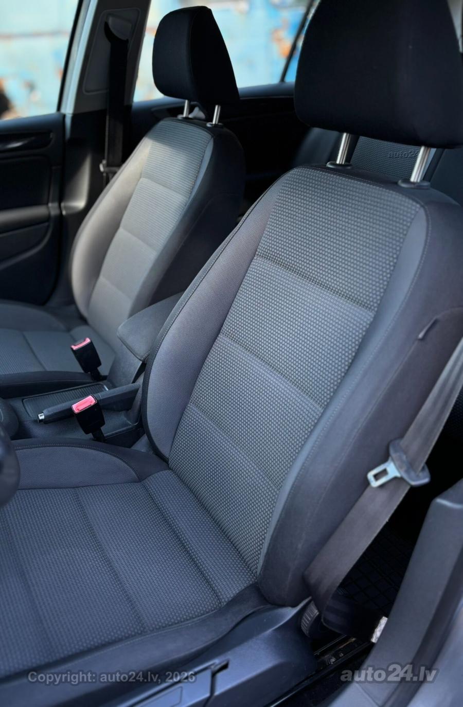 Pelēks Volkswagen Golf 2009 Rapla, ar dzinēja tilpumu 1.40 L un nobraukumu 312 tūkst. km par 4300 €, foto 10 vietnē AUTOMOTO.COM.LV