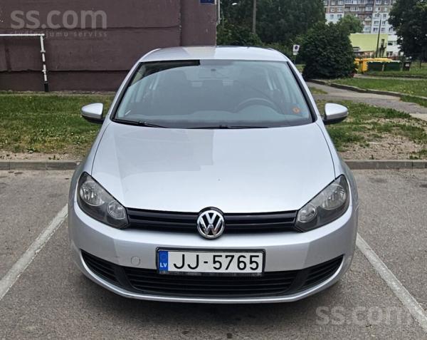 Grey Volkswagen Golf 2009 in Riga, with an engine capacity of 1.60 L and mileage of 226 thousand km for 2400 €, photo 1 on AUTOMOTO.COM.LV