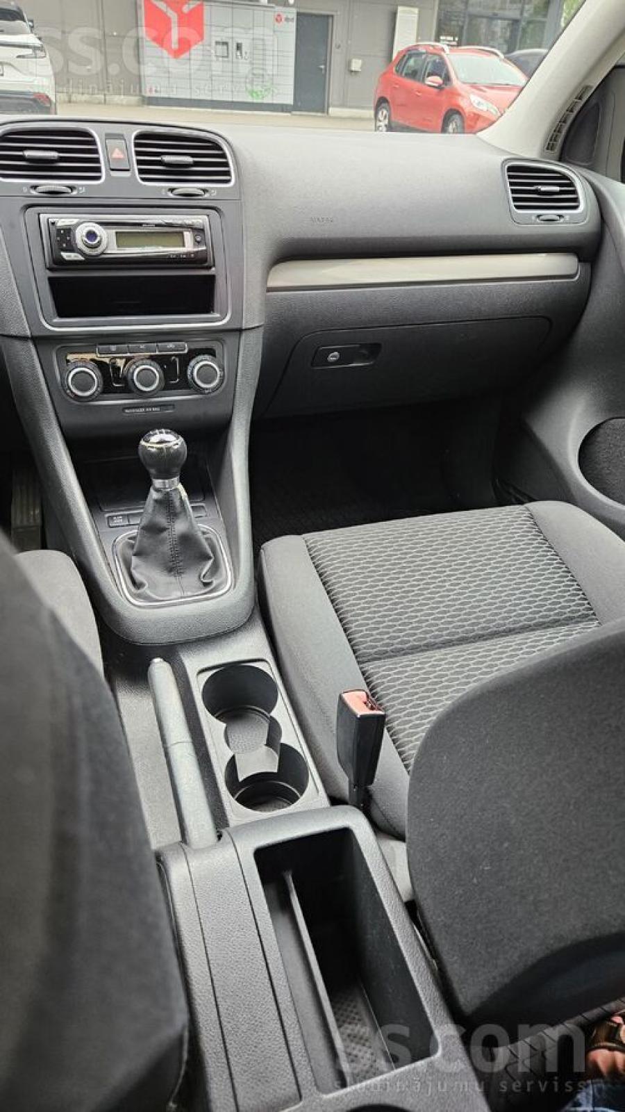Pelēks Volkswagen Golf 2009 Rīga, ar dzinēja tilpumu 1.60 L un nobraukumu 226 tūkst. km par 2400 €, foto 5 vietnē AUTOMOTO.COM.LV
