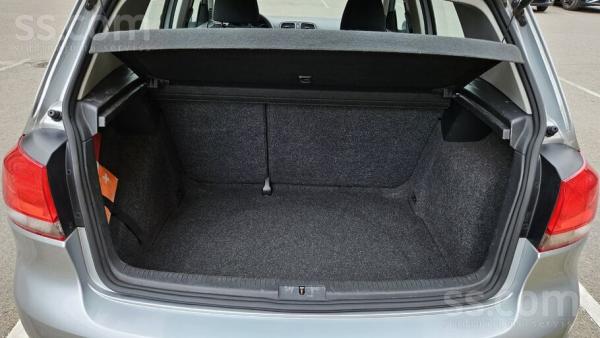 Grey Volkswagen Golf 2009 in Riga, with an engine capacity of 1.60 L and mileage of 226 thousand km for 2400 €, photo 7 on AUTOMOTO.COM.LV