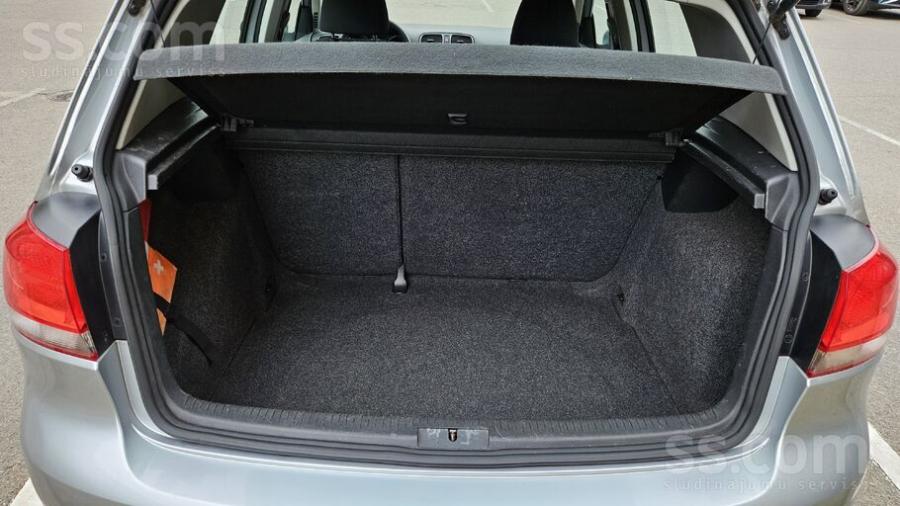 Pelēks Volkswagen Golf 2009 Rīga, ar dzinēja tilpumu 1.60 L un nobraukumu 226 tūkst. km par 2400 €, foto 8 vietnē AUTOMOTO.COM.LV