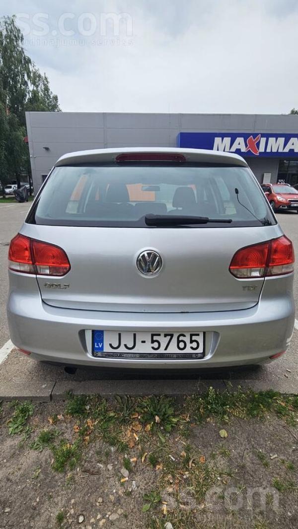 Grey Volkswagen Golf 2009 in Riga, with an engine capacity of 1.60 L and mileage of 226 thousand km for 2400 €, photo 8 on AUTOMOTO.COM.LV
