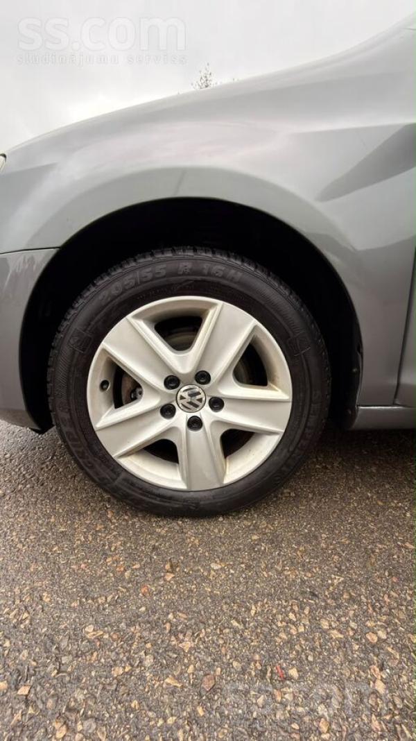 Grey Volkswagen Golf 2009 in Cesis, with an engine capacity of 1.40 L and mileage of 160 thousand km for 4500 €, photo 2 on AUTOMOTO.COM.LV