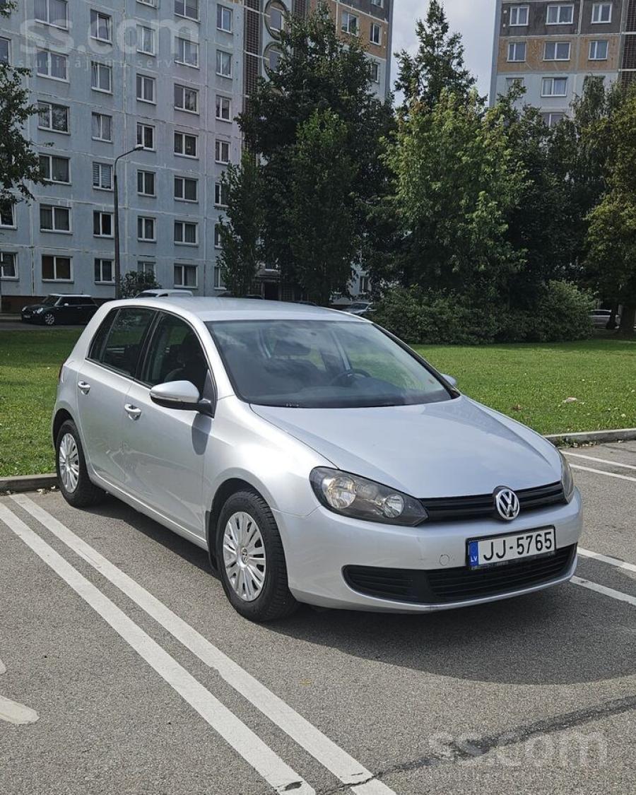 Pelēks Volkswagen Golf 2009 Rīga, ar dzinēja tilpumu 1.60 L un nobraukumu 226 tūkst. km par 2300 €, foto 3 vietnē AUTOMOTO.COM.LV