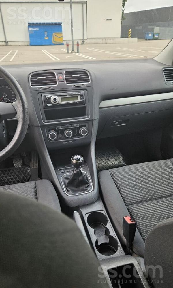 Pelēks Volkswagen Golf 2009 Rīga, ar dzinēja tilpumu 1.60 L un nobraukumu 226 tūkst. km par 2300 €, foto 10 vietnē AUTOMOTO.COM.LV