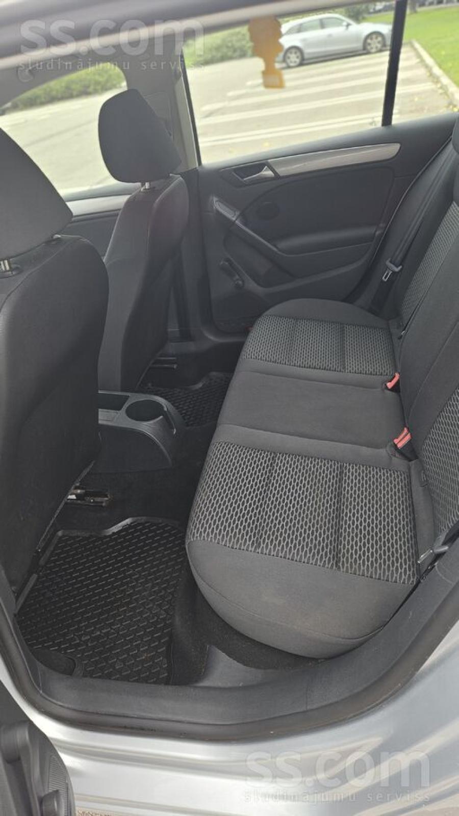 Pelēks Volkswagen Golf 2009 Rīga, ar dzinēja tilpumu 1.60 L un nobraukumu 226 tūkst. km par 2300 €, foto 11 vietnē AUTOMOTO.COM.LV
