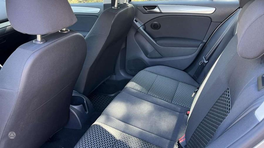 Pelēks Volkswagen Golf 2009 Ukmergė, ar dzinēja tilpumu 1.97 L un nobraukumu 265 tūkst. km par 3900 €, foto 11 vietnē AUTOMOTO.COM.LV