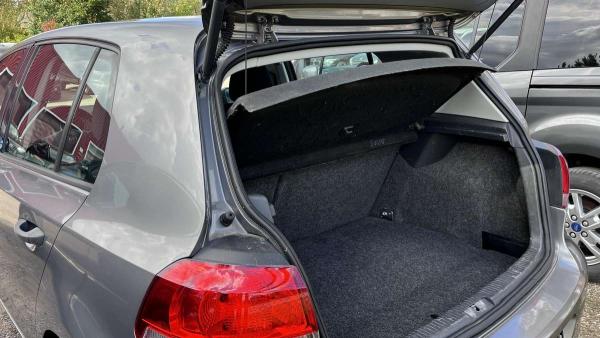 Grey Volkswagen Golf 2009 in Ukmerge, with an engine capacity of 1.97 L and mileage of 265 thousand km for 4100 €, photo 10 on AUTOMOTO.COM.LV