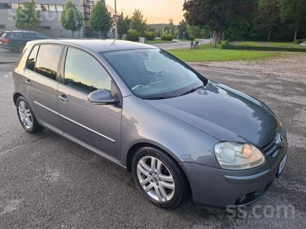 Pelēks Volkswagen Golf 2009 Tukums, ar dzinēja tilpumu 1.90 L un nobraukumu 288 tūkst. km par 2350 €, foto 3 vietnē AUTOMOTO.COM.LV