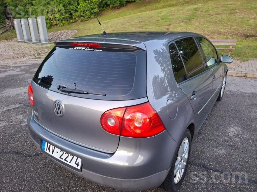 Pelēks Volkswagen Golf 2009 Tukums, ar dzinēja tilpumu 1.90 L un nobraukumu 288 tūkst. km par 2350 €, foto 5 vietnē AUTOMOTO.COM.LV