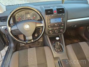 Pelēks Volkswagen Golf 2009 Tukums, ar dzinēja tilpumu 1.90 L un nobraukumu 288 tūkst. km par 2350 €, foto 7 vietnē AUTOMOTO.COM.LV