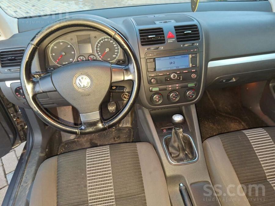 Pelēks Volkswagen Golf 2009 Tukums, ar dzinēja tilpumu 1.90 L un nobraukumu 288 tūkst. km par 2350 €, foto 7 vietnē AUTOMOTO.COM.LV