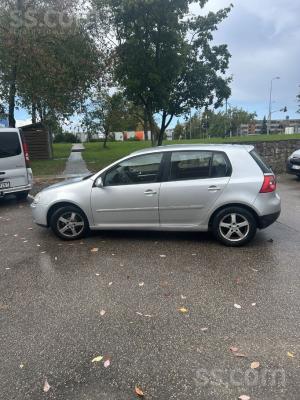 Pelēks Volkswagen Golf 2009 Rēzekne, ar dzinēja tilpumu 1.90 L un nobraukumu 257 tūkst. km par 2950 €, foto  vietnē AUTOMOTO.COM.LV