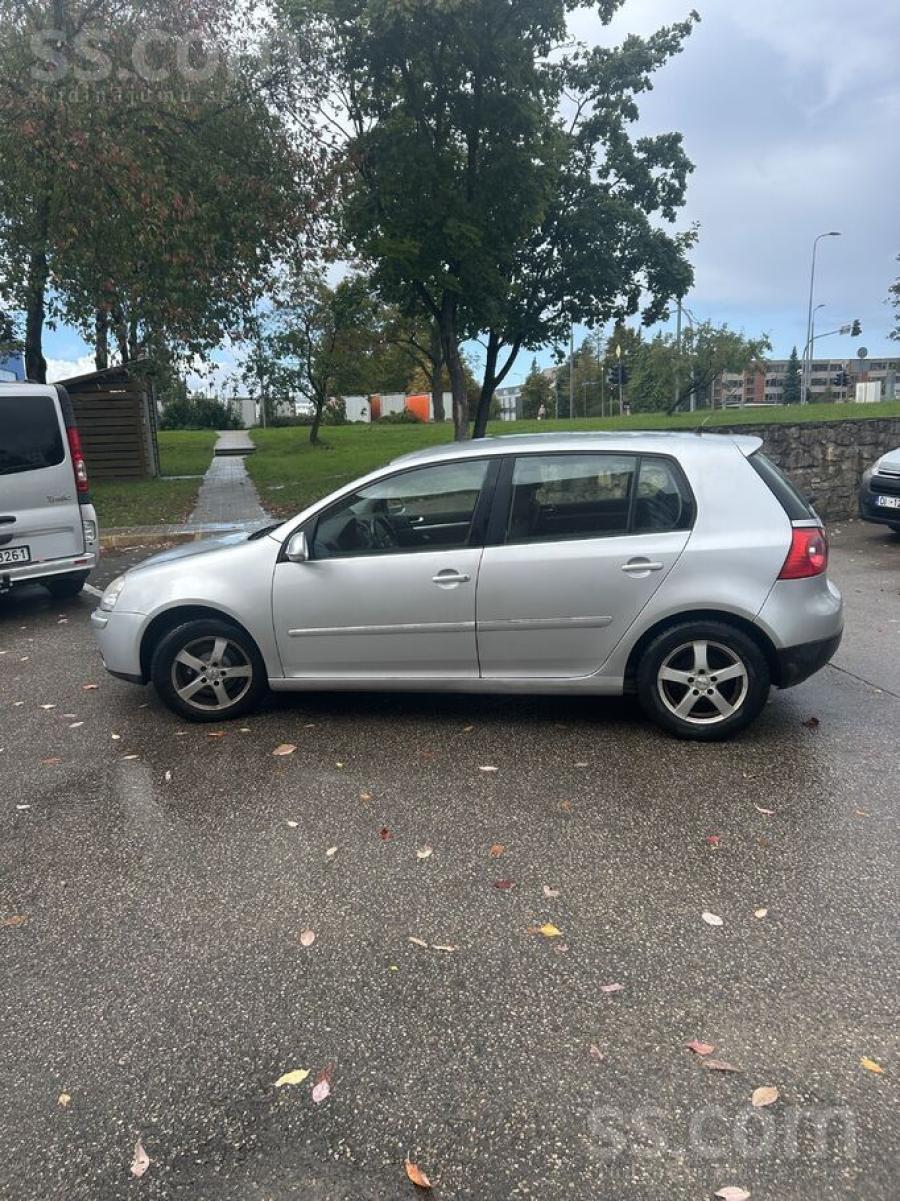 Pelēks Volkswagen Golf 2009 Rēzekne, ar dzinēja tilpumu 1.90 L un nobraukumu 257 tūkst. km par 2950 €, foto 1 vietnē AUTOMOTO.COM.LV