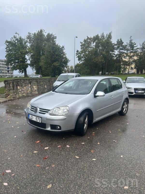 Pelēks Volkswagen Golf 2009 Rēzekne, ar dzinēja tilpumu 1.90 L un nobraukumu 257 tūkst. km par 2950 €, foto 3 vietnē AUTOMOTO.COM.LV