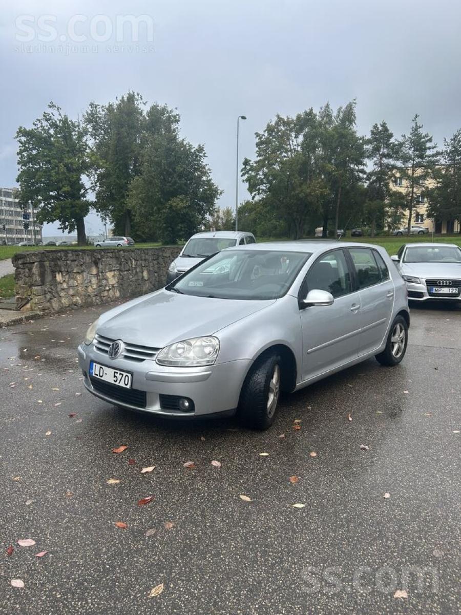 Pelēks Volkswagen Golf 2009 Rēzekne, ar dzinēja tilpumu 1.90 L un nobraukumu 257 tūkst. km par 2950 €, foto 3 vietnē AUTOMOTO.COM.LV
