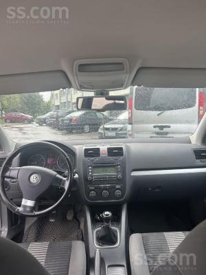 Pelēks Volkswagen Golf 2009 Rēzekne, ar dzinēja tilpumu 1.90 L un nobraukumu 257 tūkst. km par 2950 €, foto 10 vietnē AUTOMOTO.COM.LV