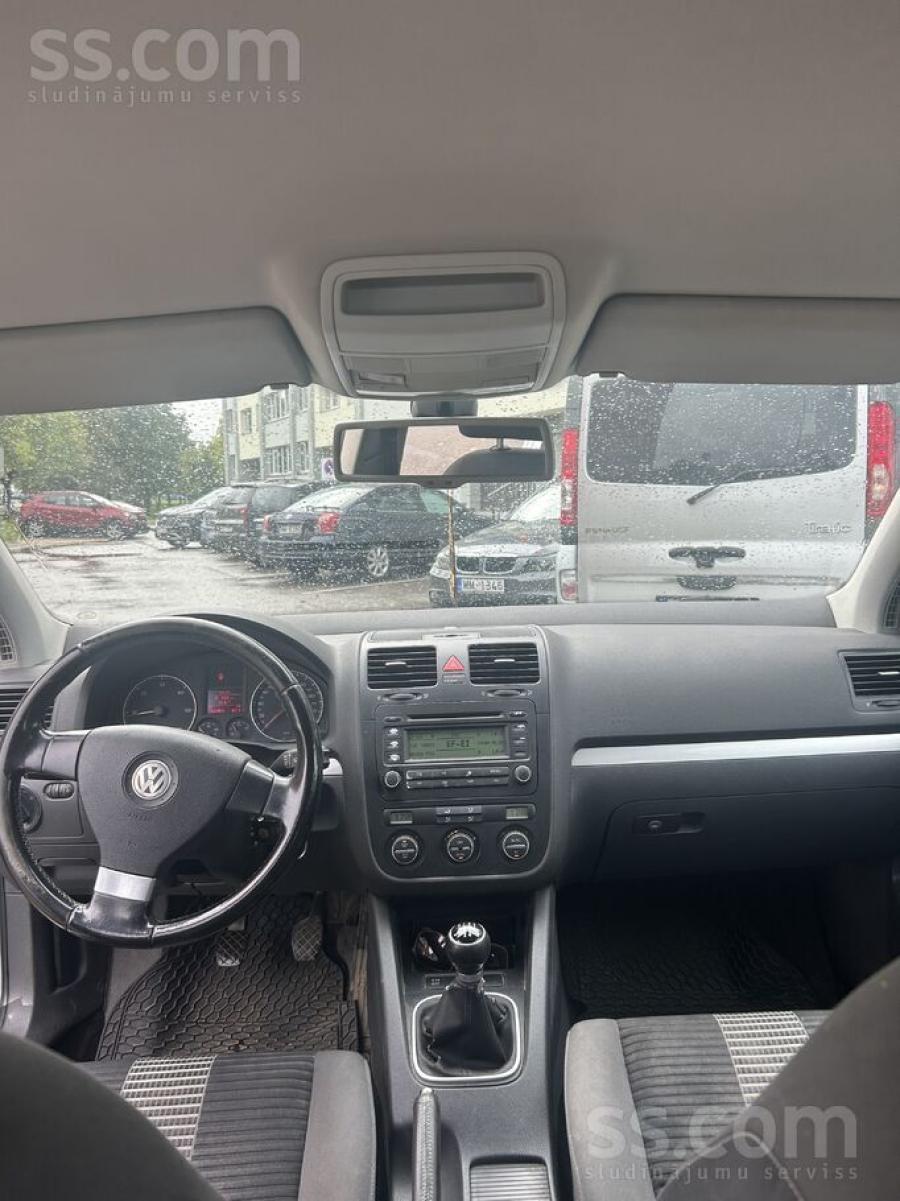 Pelēks Volkswagen Golf 2009 Rēzekne, ar dzinēja tilpumu 1.90 L un nobraukumu 257 tūkst. km par 2950 €, foto 10 vietnē AUTOMOTO.COM.LV