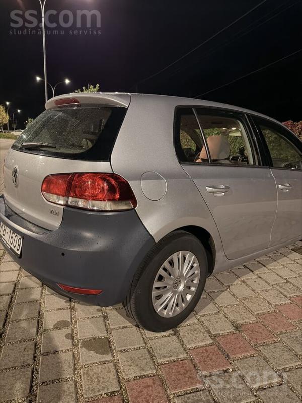 Volkswagen Golf 2009 in Jurmala on AUTOMOTO.COM.LV Grey Volkswagen Golf 2009 in Jurmala, with an engine capacity of 2.00 L and mileage of 336 thousand km for 1900 €, photo 5 on AUTOMOTO.COM.LV