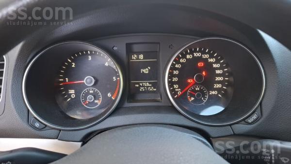 Grey Volkswagen Golf 2009 in Gulbene, with an engine capacity of 2.00 L and mileage of 257 thousand km for 3300 €, photo 9 on AUTOMOTO.COM.LV