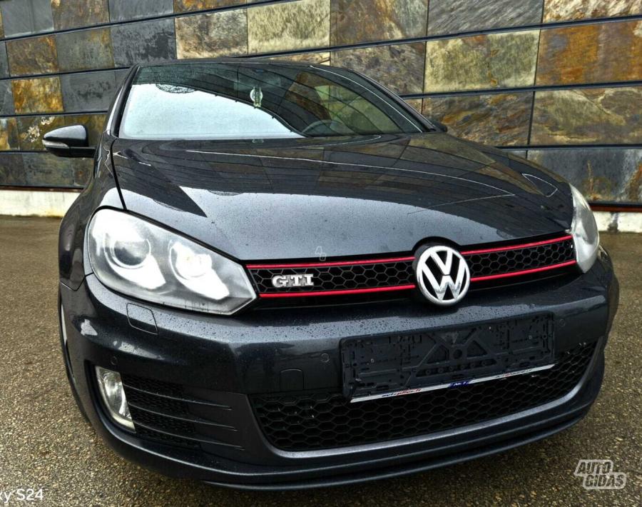Pelēks Volkswagen Golf 2010 Šauļi, ar dzinēja tilpumu 2.00 L un nobraukumu 240 tūkst. km par 6900 €, foto 1 vietnē AUTOMOTO.COM.LV