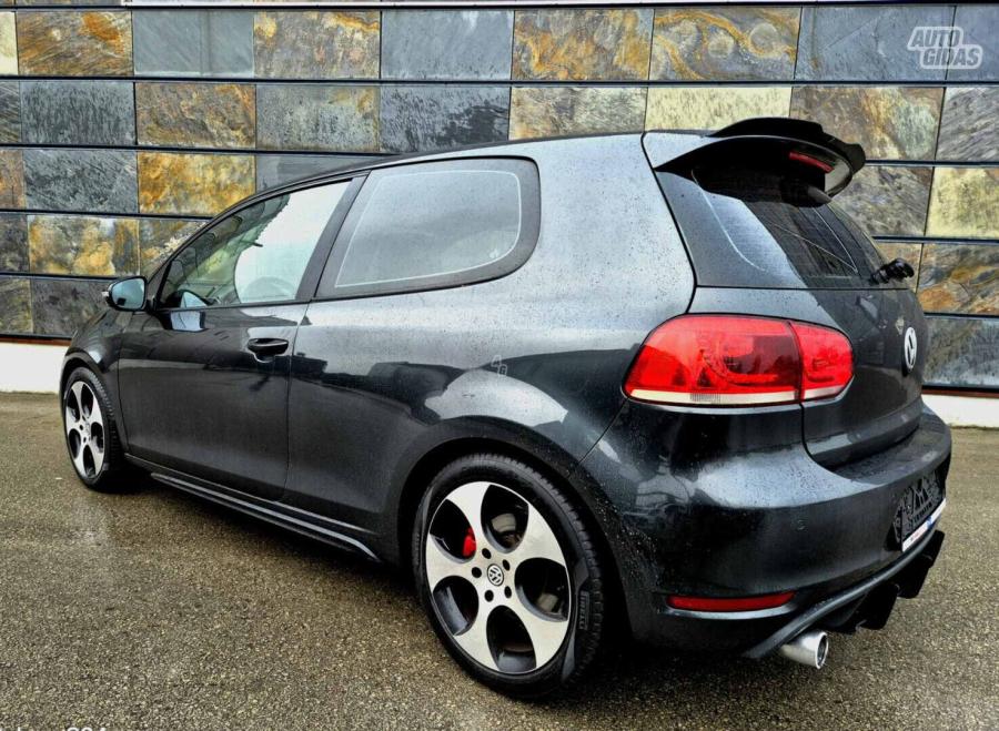 Pelēks Volkswagen Golf 2010 Šauļi, ar dzinēja tilpumu 2.00 L un nobraukumu 240 tūkst. km par 6900 €, foto 4 vietnē AUTOMOTO.COM.LV