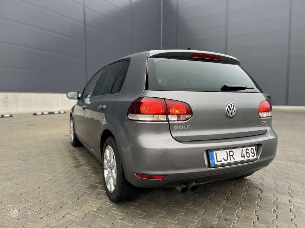 Grey Volkswagen Golf 2010 in Siauliai, with an engine capacity of 1.39 L and mileage of 255 thousand km for 2750 €, photo 9 on AUTOMOTO.COM.LV