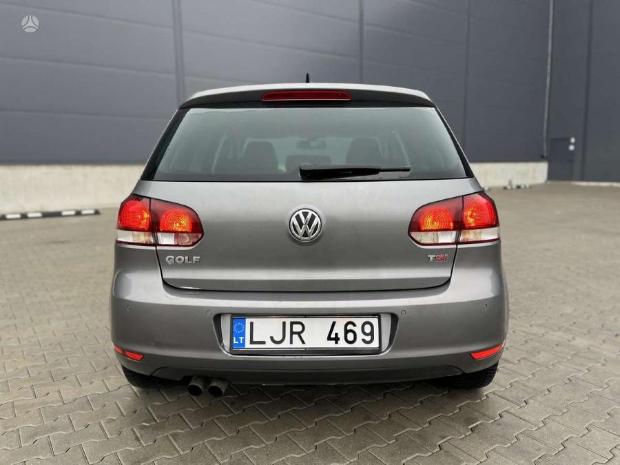 Pelēks Volkswagen Golf 2010 Šauļi, ar dzinēja tilpumu 1.39 L un nobraukumu 255 tūkst. km par 2750 €, foto 10 vietnē AUTOMOTO.COM.LV