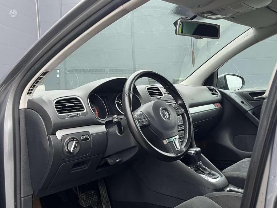 Pelēks Volkswagen Golf 2010 Šauļi, ar dzinēja tilpumu 1.39 L un nobraukumu 255 tūkst. km par 2750 €, foto 18 vietnē AUTOMOTO.COM.LV