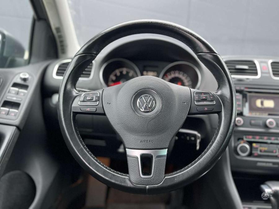 Pelēks Volkswagen Golf 2010 Šauļi, ar dzinēja tilpumu 1.39 L un nobraukumu 255 tūkst. km par 2750 €, foto 22 vietnē AUTOMOTO.COM.LV