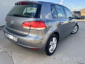 Grey Volkswagen Golf 2010 in Jekabpils, with an engine capacity of 1.60 L and mileage of 254 thousand km for 5900 €, photo 2 on AUTOMOTO.COM.LV