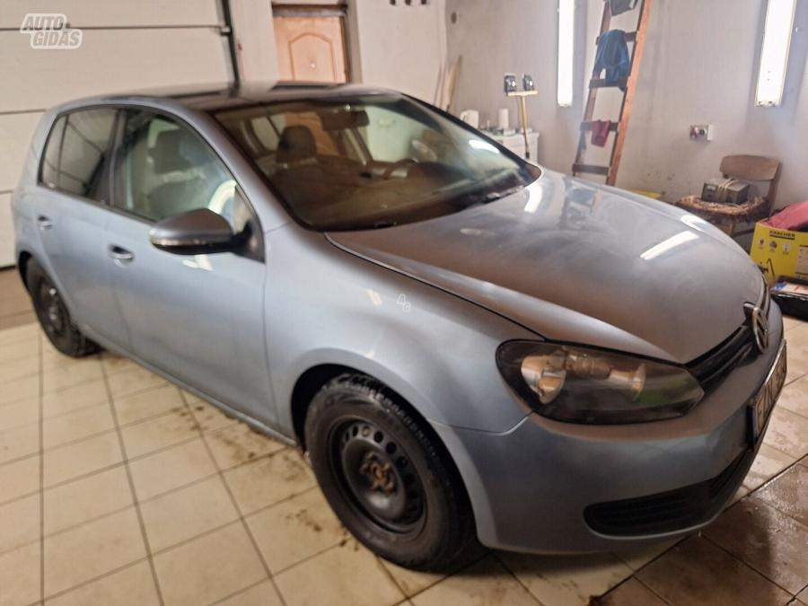 Pelēks Volkswagen Golf 2010 Telšiai, ar dzinēja tilpumu 1.40 L un nobraukumu 303 tūkst. km par 1950 €, foto 2 vietnē AUTOMOTO.COM.LV