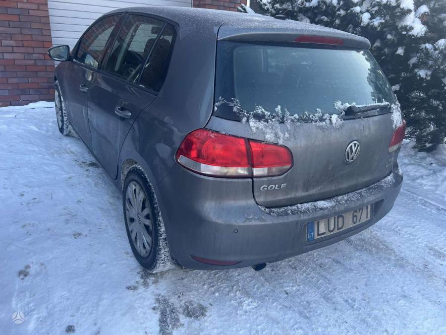 Grey Volkswagen Golf 2010 in Kaunas, with an engine capacity of 1.60 L and mileage of 230 thousand km for 3500 €, photo 2 on AUTOMOTO.COM.LV