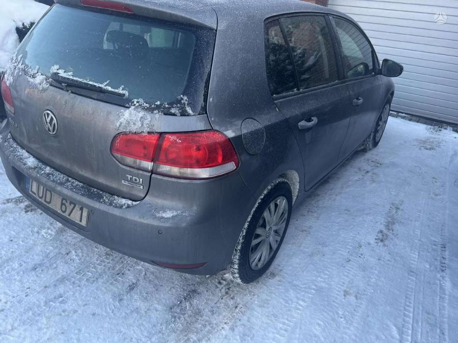 Grey Volkswagen Golf 2010 in Kaunas, with an engine capacity of 1.60 L and mileage of 230 thousand km for 3500 €, photo 4 on AUTOMOTO.COM.LV