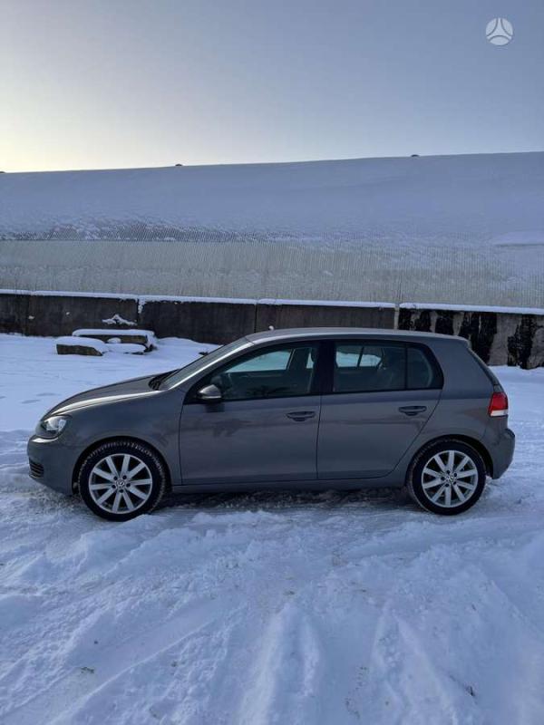 Pelēks Volkswagen Golf 2010 Panevēža, ar dzinēja tilpumu 1.60 L un nobraukumu 233 tūkst. km par 4900 €, foto 5 vietnē AUTOMOTO.COM.LV