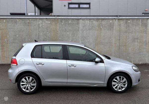 Pelēks Volkswagen Golf 2010 Viļņa, ar dzinēja tilpumu 1.97 L un nobraukumu 218 tūkst. km par 2750 €, foto 6 vietnē AUTOMOTO.COM.LV
