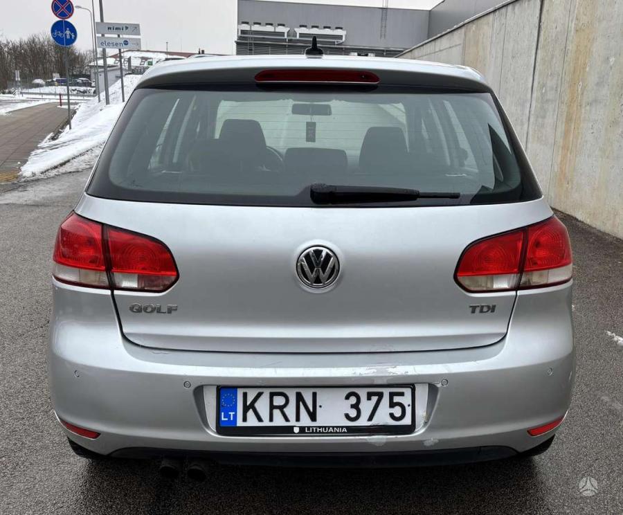 Grey Volkswagen Golf 2010 in Vilnius, with an engine capacity of 1.97 L and mileage of 218 thousand km for 2750 €, photo 8 on AUTOMOTO.COM.LV