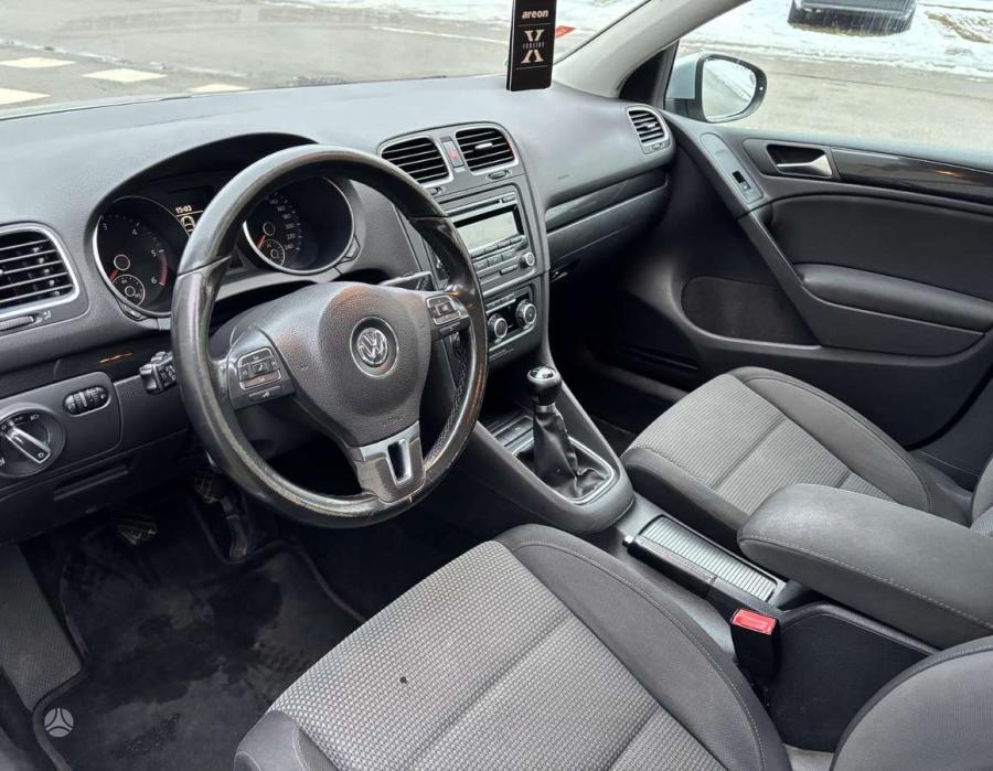 Grey Volkswagen Golf 2010 in Vilnius, with an engine capacity of 1.97 L and mileage of 218 thousand km for 2750 €, photo 10 on AUTOMOTO.COM.LV