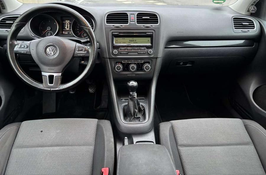 Grey Volkswagen Golf 2010 in Vilnius, with an engine capacity of 1.97 L and mileage of 218 thousand km for 2750 €, photo 11 on AUTOMOTO.COM.LV