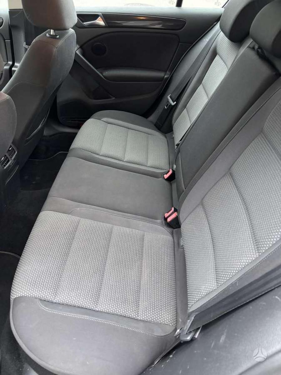 Grey Volkswagen Golf 2010 in Vilnius, with an engine capacity of 1.97 L and mileage of 218 thousand km for 2750 €, photo 13 on AUTOMOTO.COM.LV