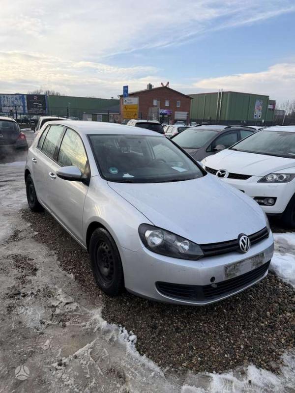 Grey Volkswagen Golf 2010 in Panevezys, with an engine capacity of 1.60 L and mileage of 220 thousand km for 2600 €, photo 2 on AUTOMOTO.COM.LV