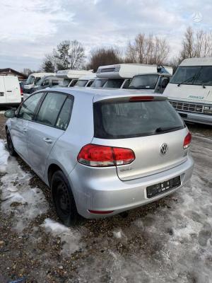 Pelēks Volkswagen Golf 2010 Panevēža, ar dzinēja tilpumu 1.60 L un nobraukumu 220 tūkst. km par 2600 €, foto 3 vietnē AUTOMOTO.COM.LV