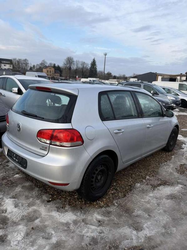 Grey Volkswagen Golf 2010 in Panevezys, with an engine capacity of 1.60 L and mileage of 220 thousand km for 2600 €, photo 4 on AUTOMOTO.COM.LV