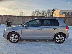 Grey Volkswagen Golf 2010 in Mazeikiai, with an engine capacity of 1.20 L and mileage of 191 thousand km for 5250 €, photo 2 on AUTOMOTO.COM.LV