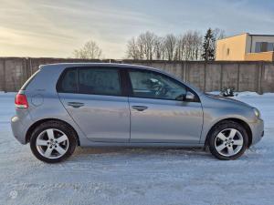 Grey Volkswagen Golf 2010 in Mazeikiai, with an engine capacity of 1.20 L and mileage of 191 thousand km for 5250 €, photo 5 on AUTOMOTO.COM.LV
