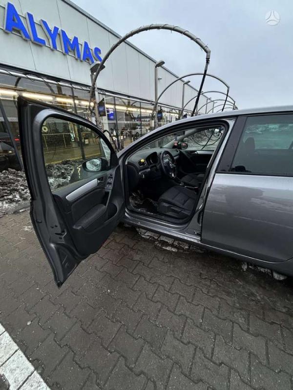 Grey Volkswagen Golf 2010 in Kaunas, with an engine capacity of 1.60 L and mileage of 263 thousand km for 4940 €, photo 8 on AUTOMOTO.COM.LV