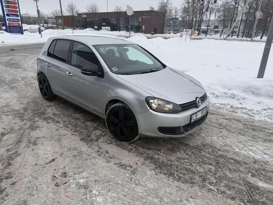 Grey Volkswagen Golf 2010 in Kaunas, with an engine capacity of 1.60 L and mileage of 331 thousand km for 3200 €, photo 4 on AUTOMOTO.COM.LV