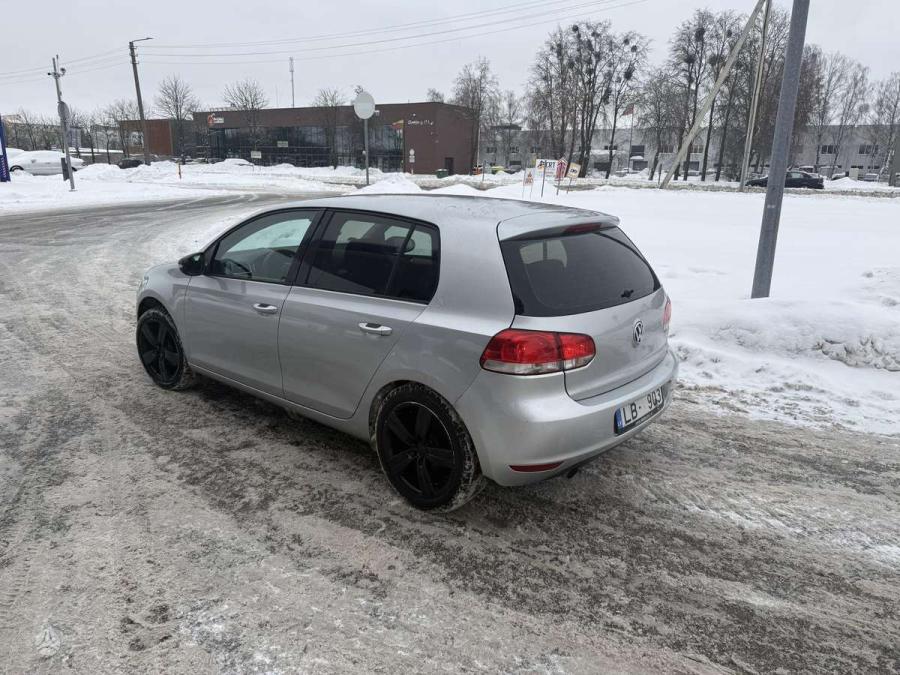 Grey Volkswagen Golf 2010 in Kaunas, with an engine capacity of 1.60 L and mileage of 331 thousand km for 3200 €, photo 7 on AUTOMOTO.COM.LV